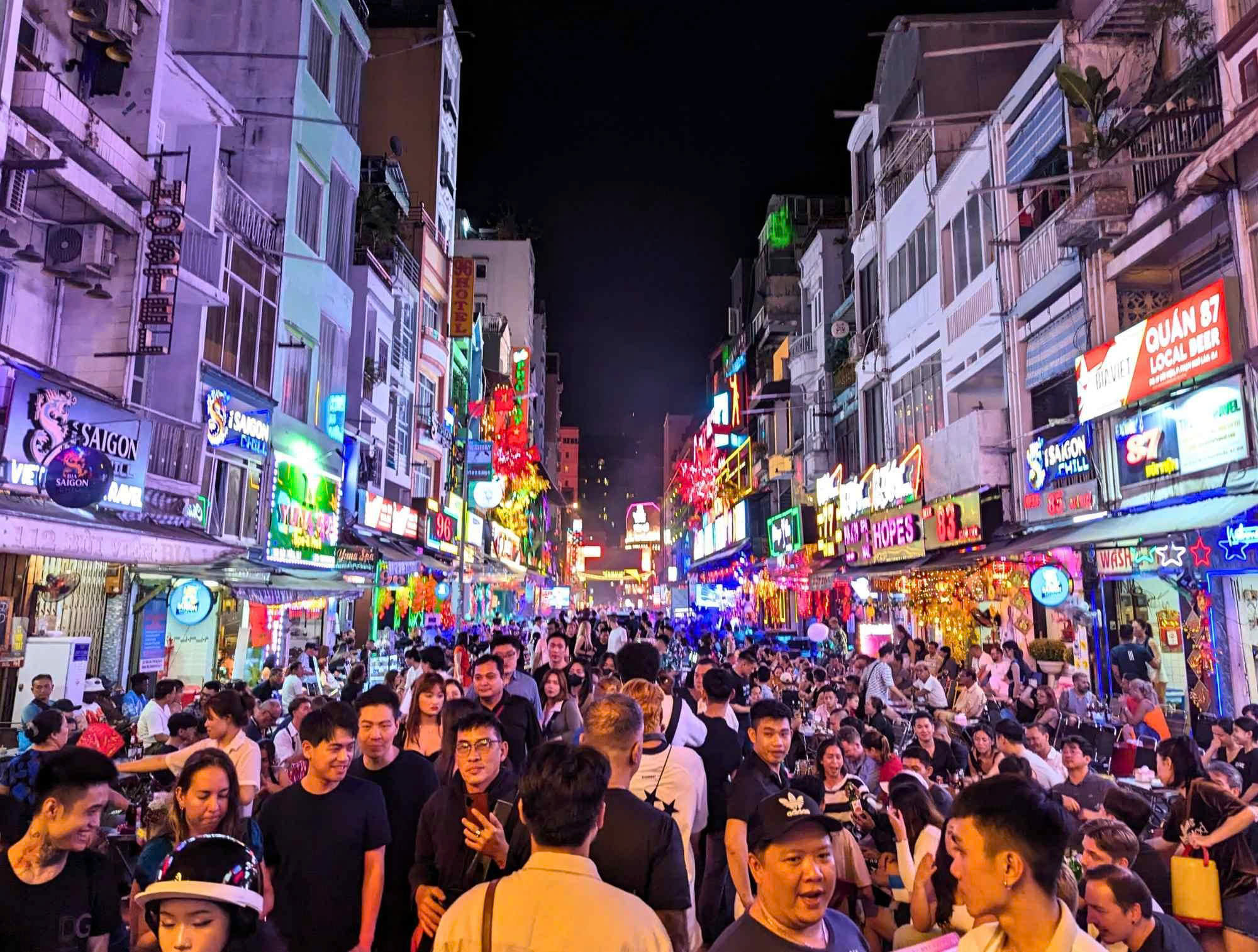 Ho Chi Minh City Nightlife Guide: Bars, Bites, and Beyond - Exploreve