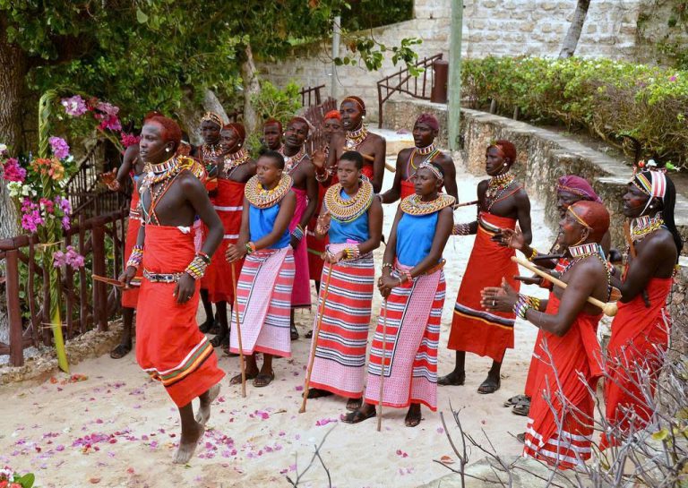 Strange Customs Around the World: Unusual Traditions Guide