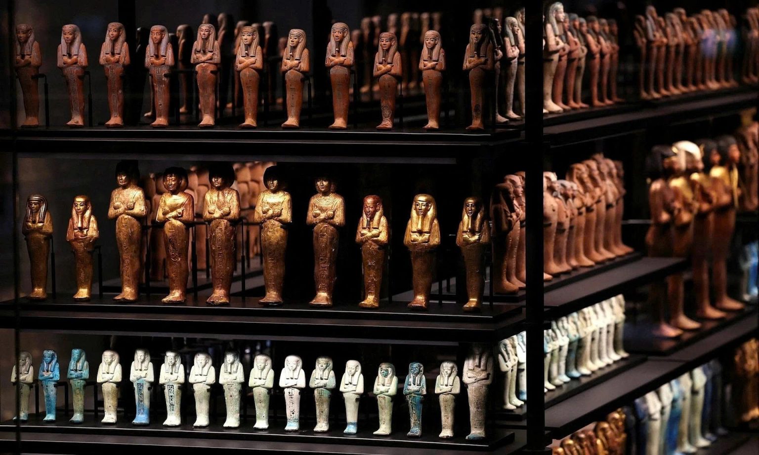 The Complete Treasure of King Tutankhamun Unveiled at the Grand ...